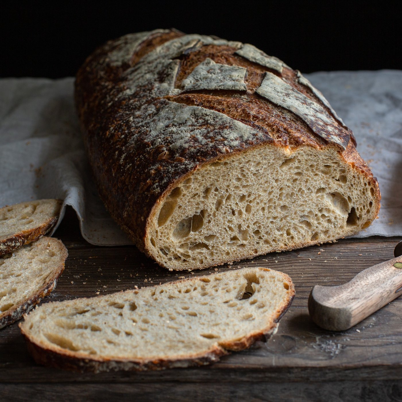 Le pain au pur levain naturel, vivant et délicieux